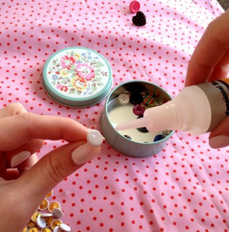 Como Fazer Tachinhas Decoradas com Botões