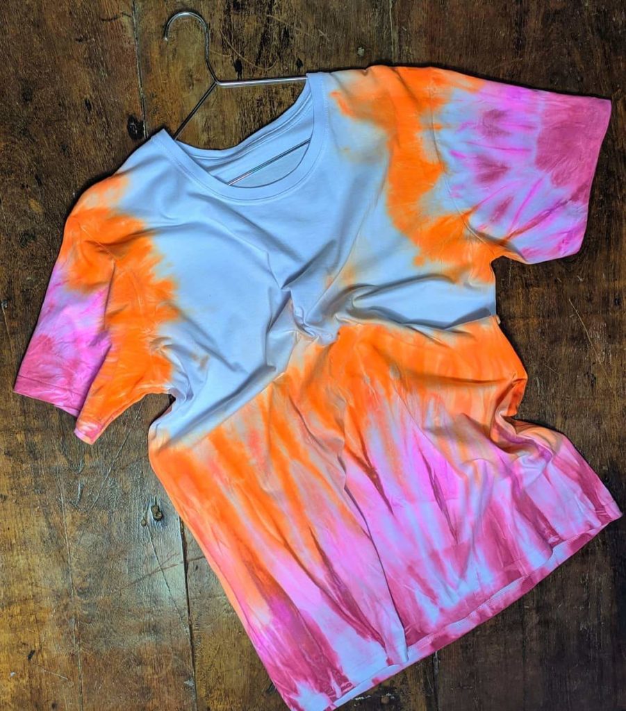 Como fazer camiseta tie dye: 5 técnicas para você aprender