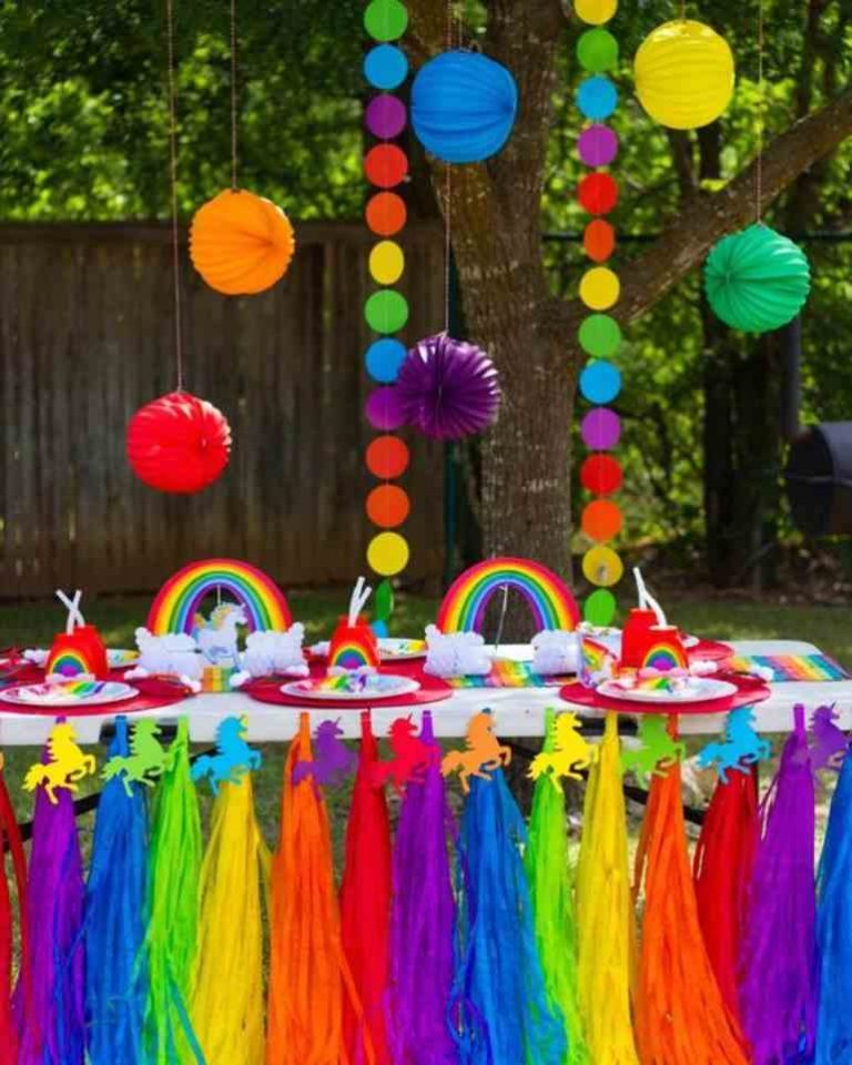 Decoração de Carnaval com papel crepom simples e barata
