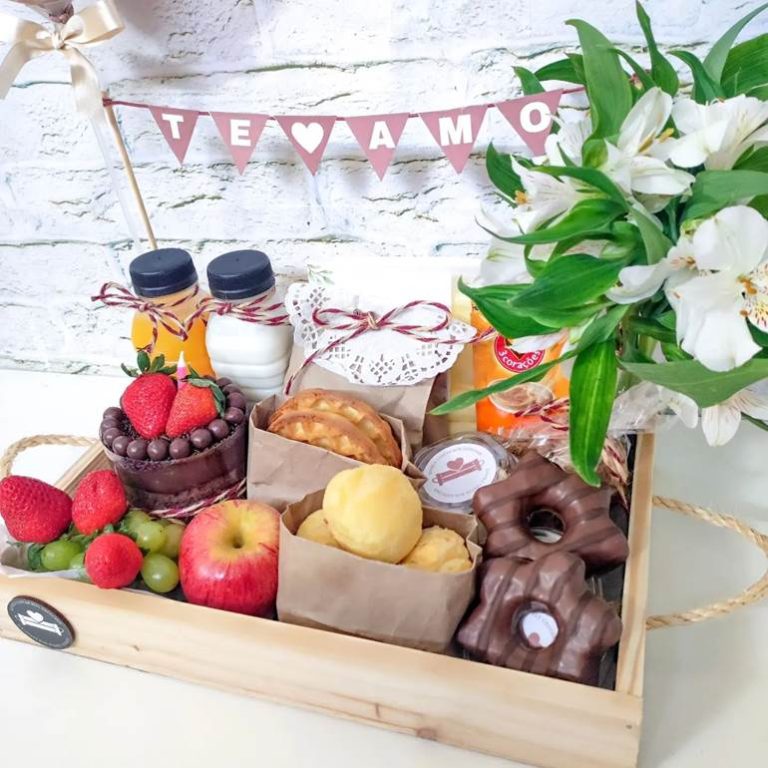 Como montar uma cesta de café da manhã simples e barata?