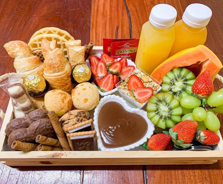 Como montar uma cesta de café da manhã simples e barata?