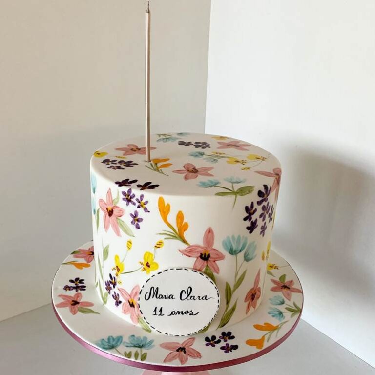 Bolo de aniversário feminino moderno: 40 Ideias fantásticas