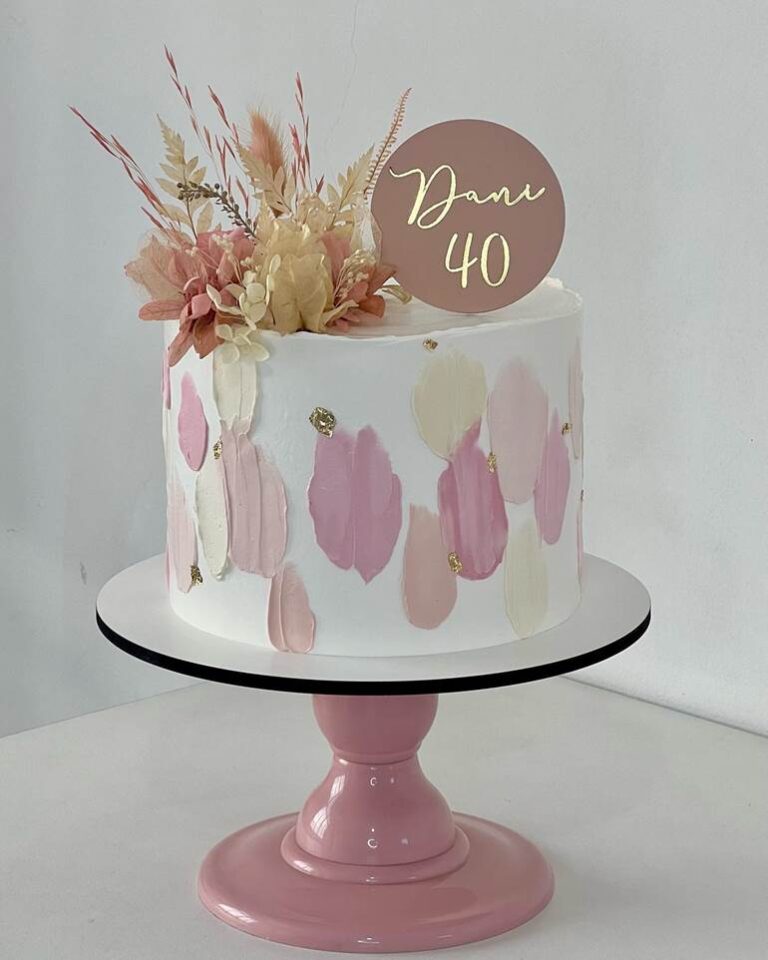 Bolo de aniversário feminino moderno: 40 Ideias fantásticas